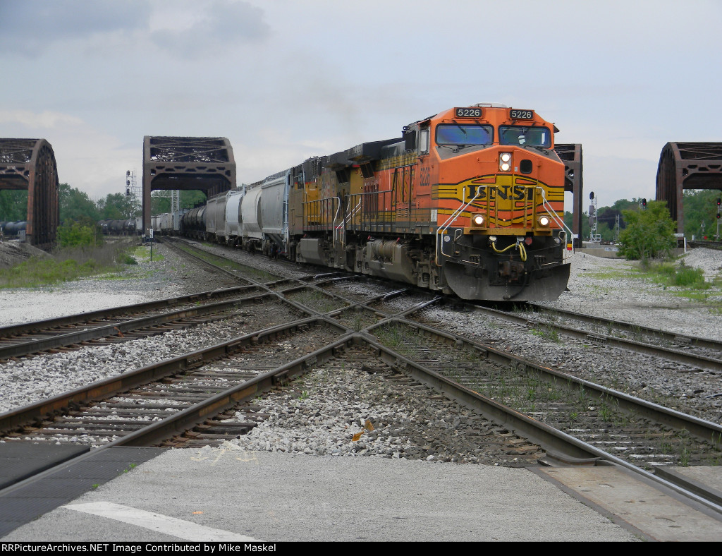 BNSF 5226